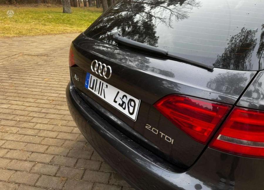 Pelēks Audi A4 2009 Viļņa, ar dzinēja tilpumu 2.00 L un nobraukumu 297 tūkst. km par 3000 €, foto 7 vietnē AUTOMOTO.COM.LV