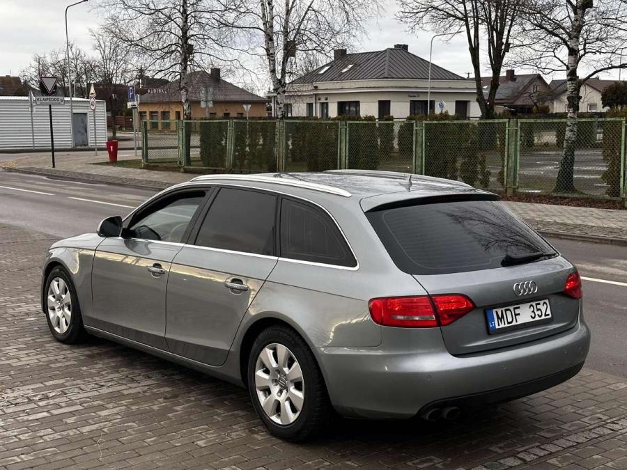Grey Audi A4 2009 in Ukmerge, with an engine capacity of 1.97 L and mileage of 333 thousand km for 4600 €, photo 3 on AUTOMOTO.COM.LV