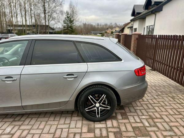 Pelēks Audi A4 2009 Šauļi, ar dzinēja tilpumu 1.99 L un nobraukumu 260 tūkst. km par 5350 €, foto 6 vietnē AUTOMOTO.COM.LV