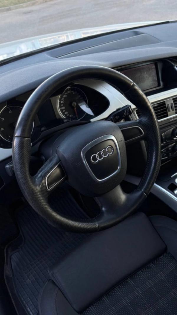 Grey Audi A4 2009 in Riga, with an engine capacity of 2.00 L and mileage of 294 thousand km for 5199 €, photo 3 on AUTOMOTO.COM.LV