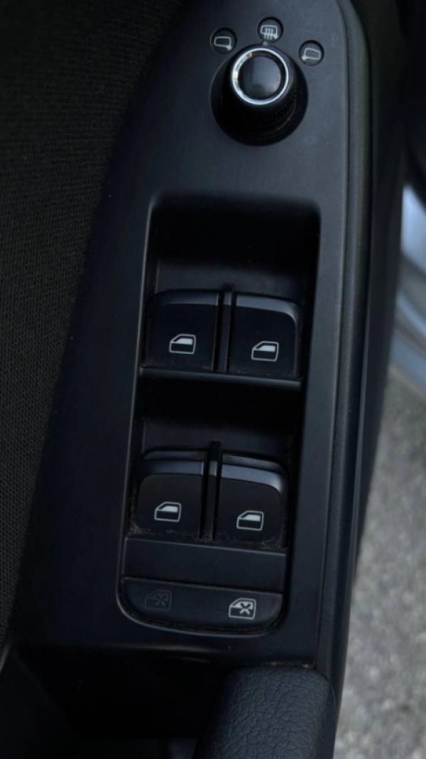 Grey Audi A4 2009 in Riga, with an engine capacity of 2.00 L and mileage of 294 thousand km for 5199 €, photo 9 on AUTOMOTO.COM.LV