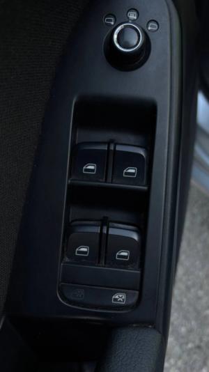Grey Audi A4 2009 in Riga, with an engine capacity of 2.00 L and mileage of 294 thousand km for 5199 €, photo 10 on AUTOMOTO.COM.LV