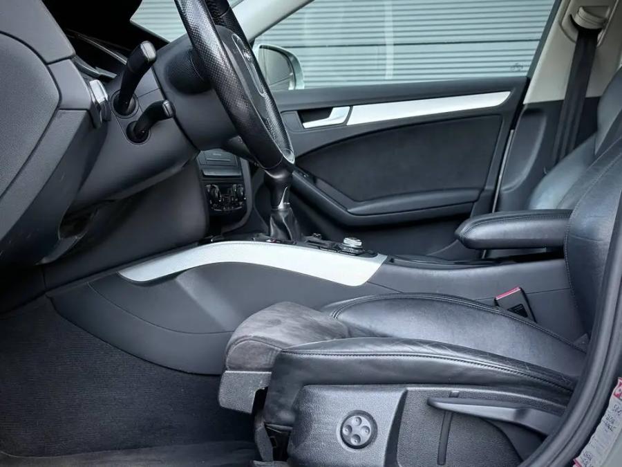 Grey Audi A4 2009 in Riga, with an engine capacity of 1.80 L and mileage of 264 thousand km for 3900 €, photo 10 on AUTOMOTO.COM.LV
