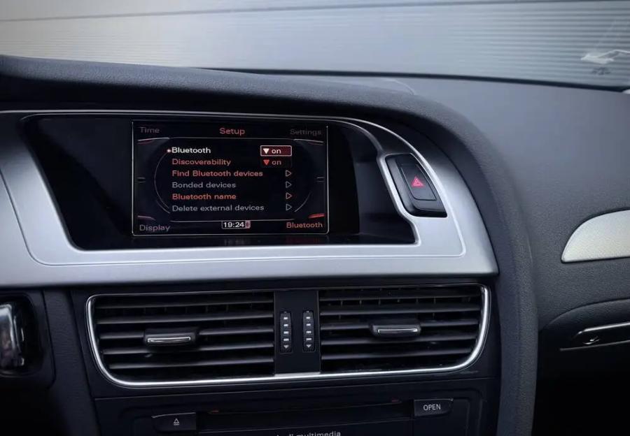 Grey Audi A4 2009 in Riga, with an engine capacity of 1.80 L and mileage of 264 thousand km for 3900 €, photo 14 on AUTOMOTO.COM.LV