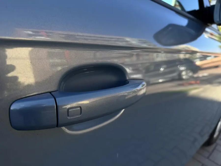 Grey Audi A4 2009 in Riga, with an engine capacity of 2.00 L and mileage of 364 thousand km for 4390 €, photo 6 on AUTOMOTO.COM.LV