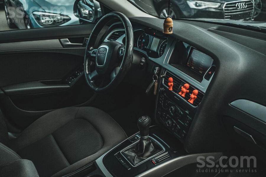 Pelēks Audi A4 2009 Rīga, ar dzinēja tilpumu 2.00 L un nobraukumu 0 tūkst. km par 3890 €, foto 23 vietnē AUTOMOTO.COM.LV