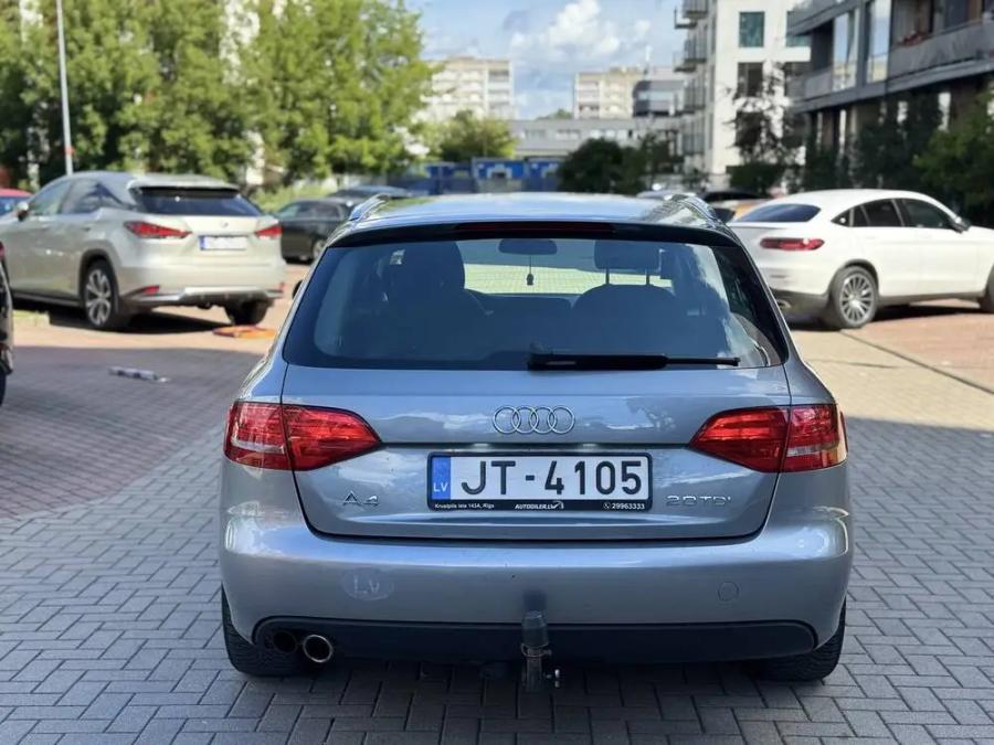 Pelēks Audi A4 2009 Rīga, ar dzinēja tilpumu 2.00 L un nobraukumu 347 tūkst. km par 3990 €, foto 5 vietnē AUTOMOTO.COM.LV