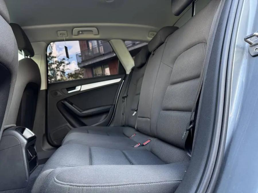 Pelēks Audi A4 2009 Rīga, ar dzinēja tilpumu 2.00 L un nobraukumu 347 tūkst. km par 3990 €, foto 9 vietnē AUTOMOTO.COM.LV