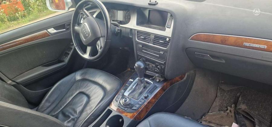 Grey Audi A4 2009 in Panevezys, with an engine capacity of 2.97 L and mileage of 211 thousand km for 2500 €, photo 8 on AUTOMOTO.COM.LV