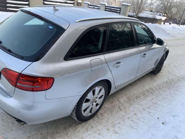 Pelēks Audi A4 2010 Viļņa, ar dzinēja tilpumu 2.70 L un nobraukumu 390 tūkst. km par 3530 €, foto 5 vietnē AUTOMOTO.COM.LV
