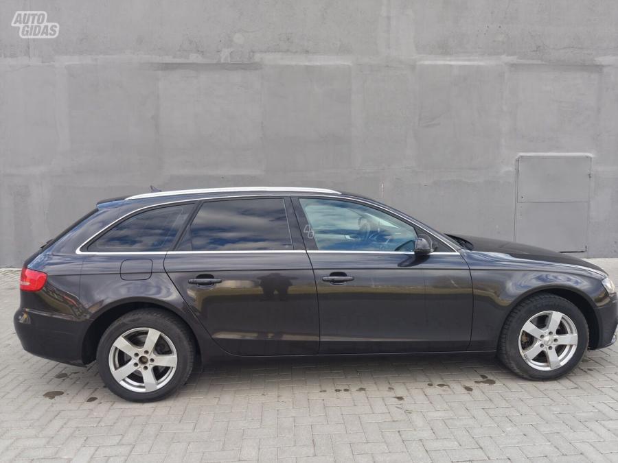 Pelēks Audi A4 2010 Jurbarkas, ar dzinēja tilpumu 2.00 L un nobraukumu 275 tūkst. km par 4600 €, foto 5 vietnē AUTOMOTO.COM.LV
