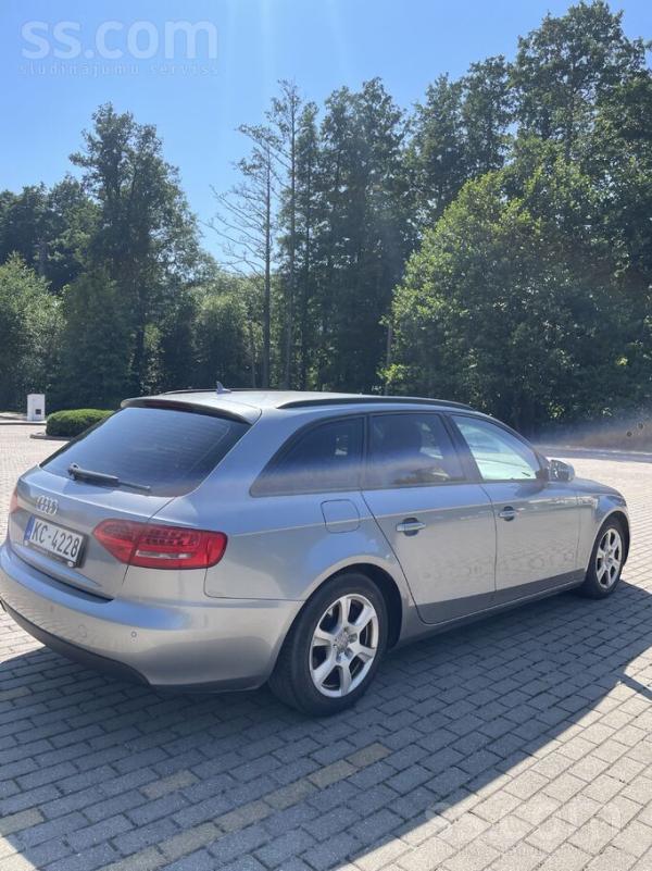 Pelēks Audi A4 2010 Rīga, ar dzinēja tilpumu 2.00 L un nobraukumu 350 tūkst. km par 4500 €, foto 4 vietnē AUTOMOTO.COM.LV