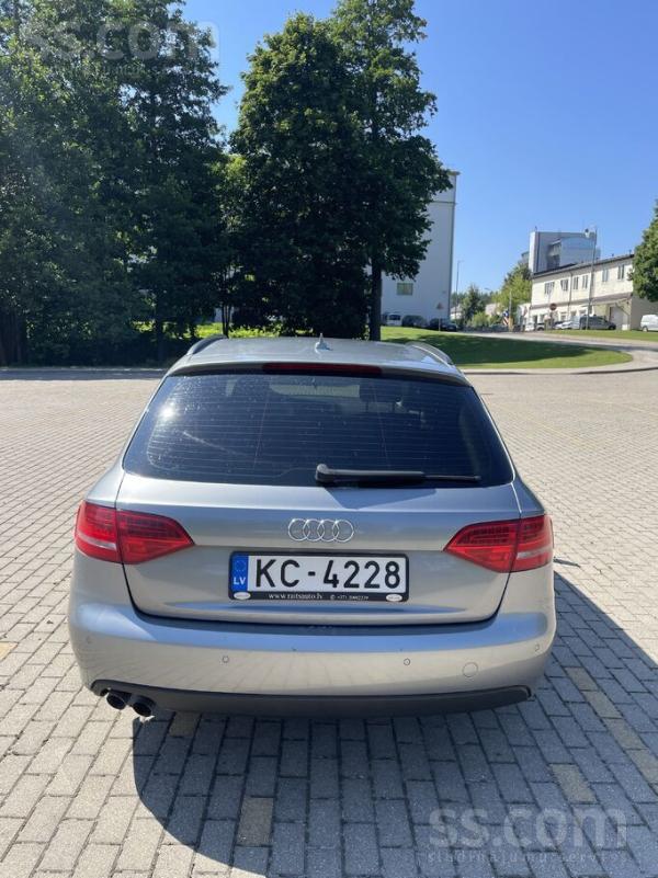 Pelēks Audi A4 2010 Rīga, ar dzinēja tilpumu 2.00 L un nobraukumu 350 tūkst. km par 4500 €, foto 5 vietnē AUTOMOTO.COM.LV