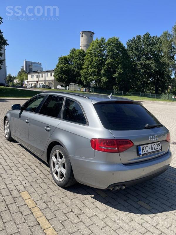 Pelēks Audi A4 2010 Rīga, ar dzinēja tilpumu 2.00 L un nobraukumu 350 tūkst. km par 4500 €, foto 9 vietnē AUTOMOTO.COM.LV
