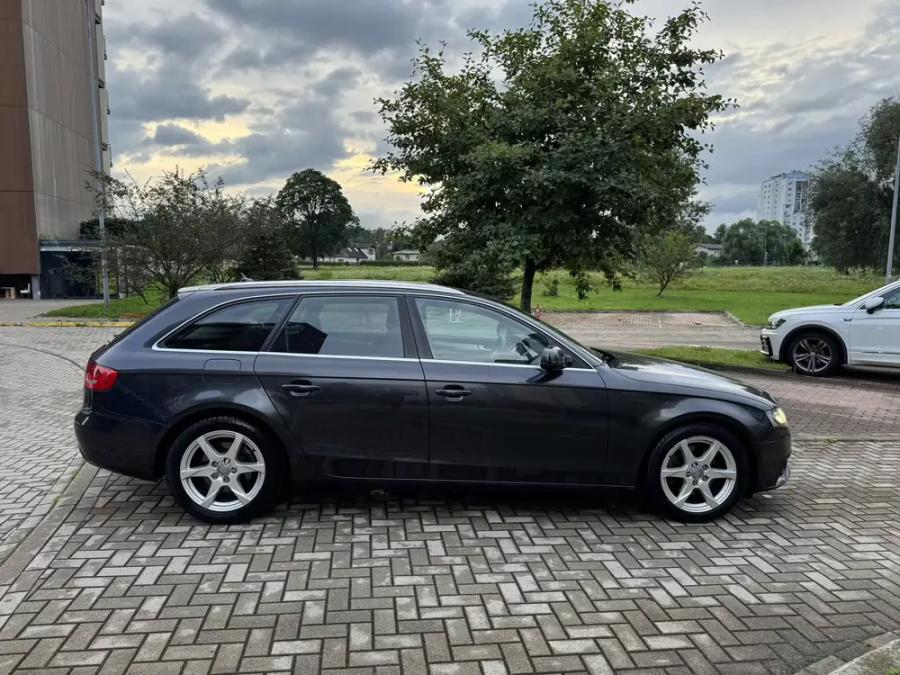 Grey Audi A4 2010 in Riga, with an engine capacity of 2.00 L and mileage of 206 thousand km for 5290 €, photo 3 on AUTOMOTO.COM.LV