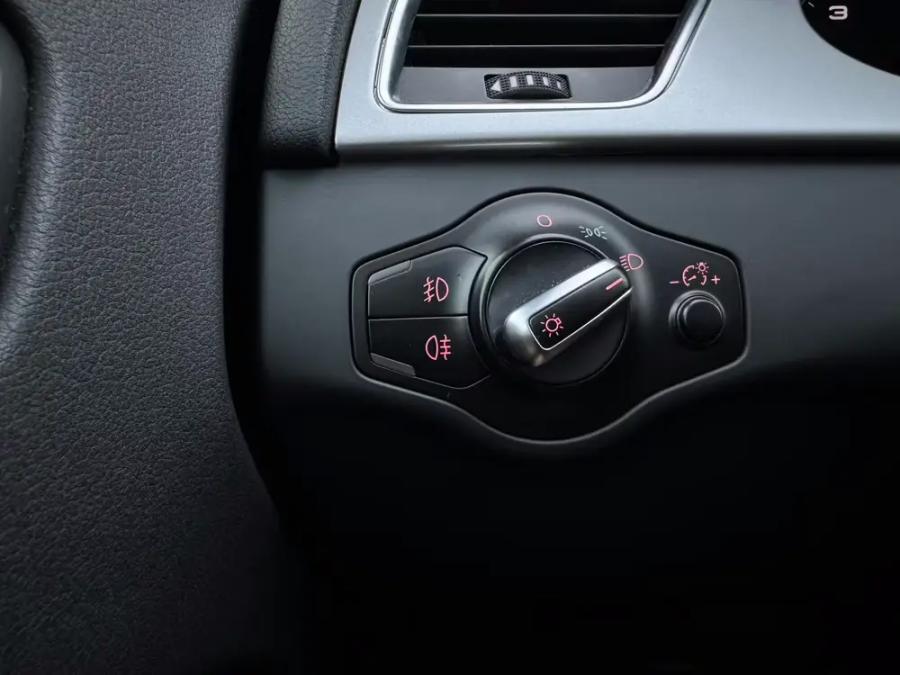 Grey Audi A4 2010 in Riga, with an engine capacity of 2.00 L and mileage of 206 thousand km for 5290 €, photo 32 on AUTOMOTO.COM.LV