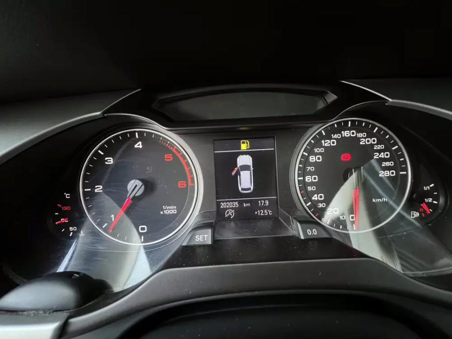 Grey Audi A4 2010 in Jekabpils, with an engine capacity of 2.00 L and mileage of 202 thousand km for 6500 €, photo 23 on AUTOMOTO.COM.LV
