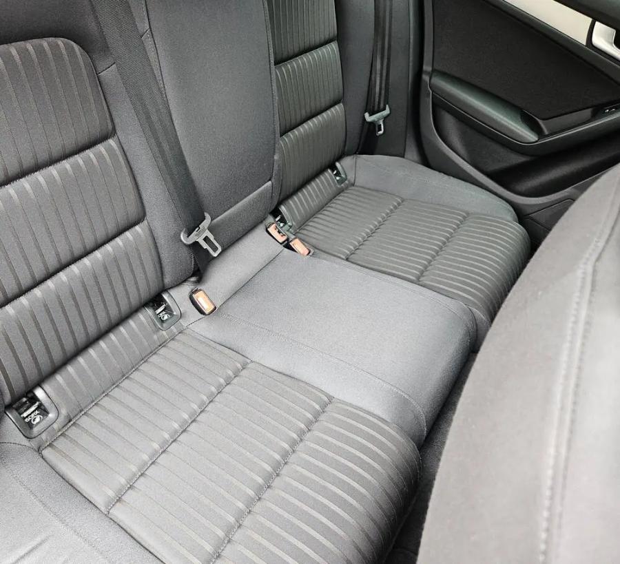 Pelēks Audi A4 2010 Jēkabpils, ar dzinēja tilpumu 2.00 L un nobraukumu 357 tūkst. km par 6190 €, foto 17 vietnē AUTOMOTO.COM.LV