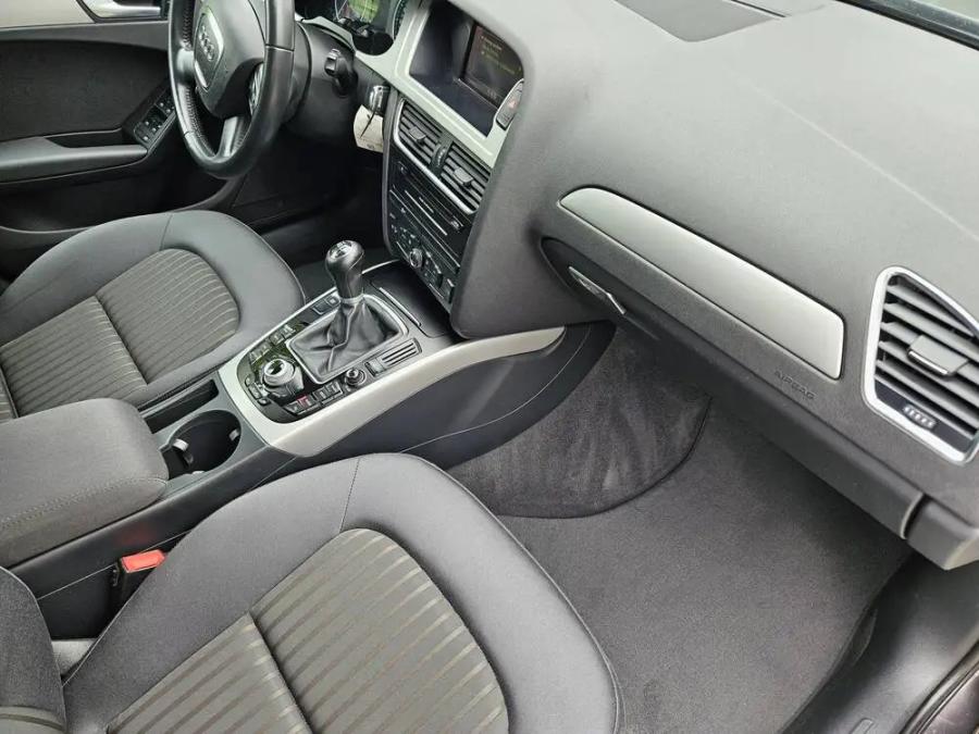 Pelēks Audi A4 2010 Jēkabpils, ar dzinēja tilpumu 2.00 L un nobraukumu 357 tūkst. km par 6190 €, foto 23 vietnē AUTOMOTO.COM.LV
