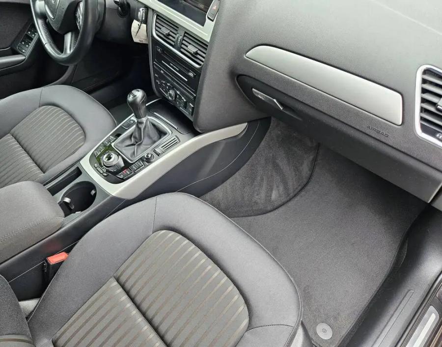 Pelēks Audi A4 2010 Jēkabpils, ar dzinēja tilpumu 2.00 L un nobraukumu 357 tūkst. km par 6190 €, foto 26 vietnē AUTOMOTO.COM.LV