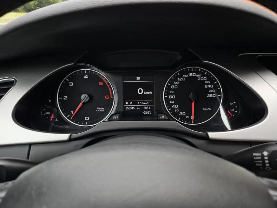 Pelēks Audi A4 2010 Jēkabpils, ar dzinēja tilpumu 2.00 L un nobraukumu 357 tūkst. km par 6190 €, foto 27 vietnē AUTOMOTO.COM.LV