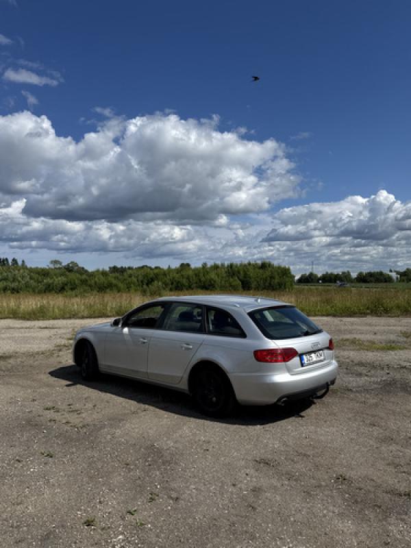 Grey Audi A4 2010 in Kohtla-Jarve, with an engine capacity of 0.00 L and mileage of 384 thousand km for 2600 €, photo 4 on AUTOMOTO.COM.LV
