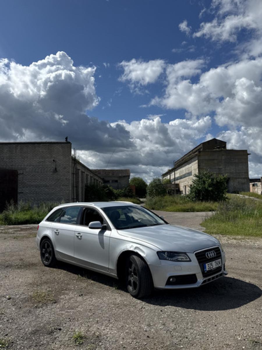Pelēks Audi A4 2010 Kohtla-Jerve, ar dzinēja tilpumu 0.00 L un nobraukumu 384 tūkst. km par 2600 €, foto 3 vietnē AUTOMOTO.COM.LV