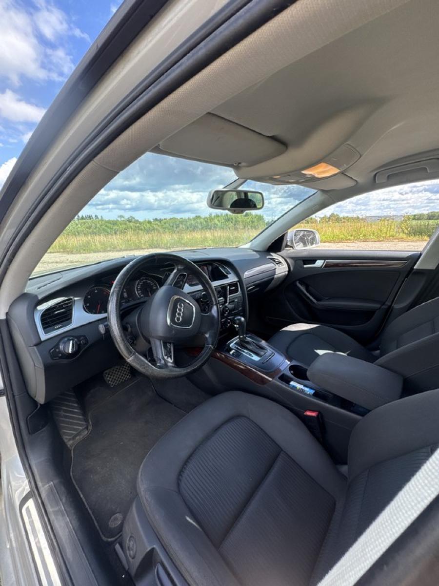Pelēks Audi A4 2010 Kohtla-Jerve, ar dzinēja tilpumu 0.00 L un nobraukumu 384 tūkst. km par 2600 €, foto 14 vietnē AUTOMOTO.COM.LV