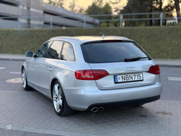 Audi A4 2010 in Vilnius on AUTOMOTO.COM.LV Grey Audi A4 2010 in Vilnius, with an engine capacity of 2.00 L and mileage of 295 thousand km for 4900 €, photo 5 on AUTOMOTO.COM.LV