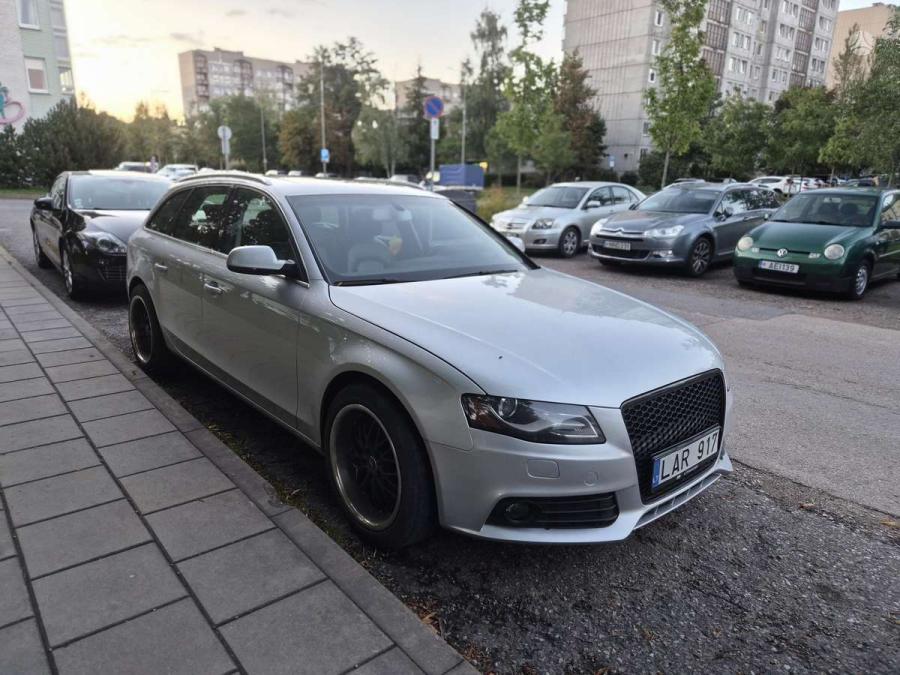 Pelēks Audi A4 2010 Viļņa, ar dzinēja tilpumu 1.98 L un nobraukumu 295 tūkst. km par 3550 €, foto 1 vietnē AUTOMOTO.COM.LV