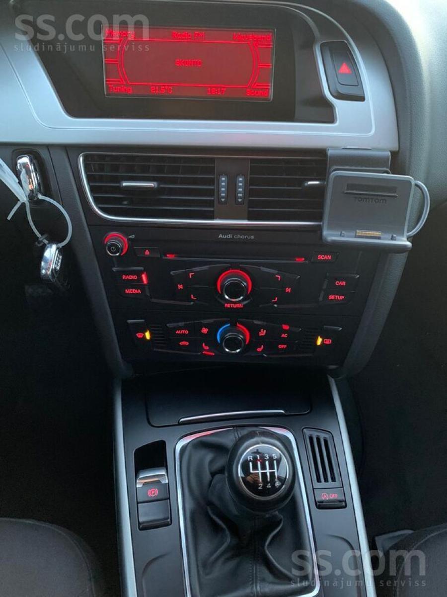 Pelēks Audi A4 2010 Liepāja, ar dzinēja tilpumu 2.00 L un nobraukumu 315 tūkst. km par 5500 €, foto 10 vietnē AUTOMOTO.COM.LV