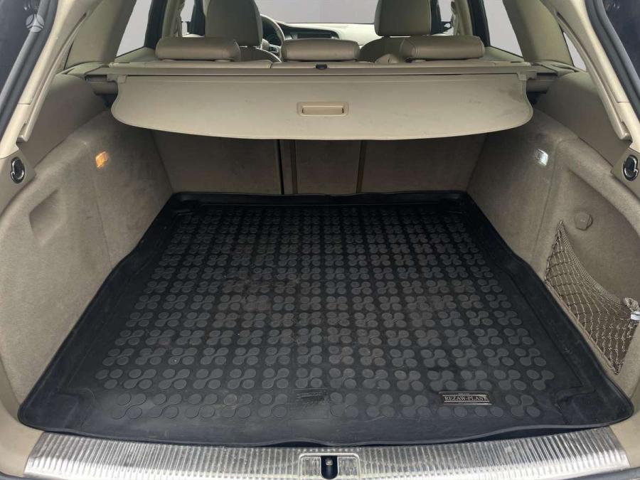 Grey Audi A4 2010 in Vilnius, with an engine capacity of 3.00 L and mileage of 243 thousand km for 3500 €, photo 11 on AUTOMOTO.COM.LV