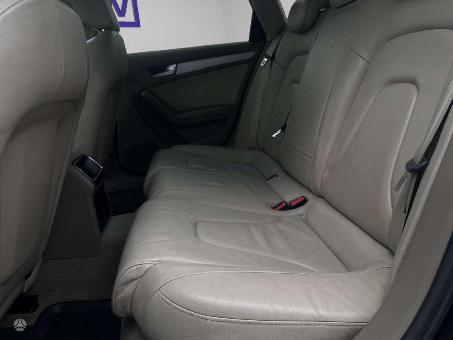 Grey Audi A4 2010 in Vilnius, with an engine capacity of 3.00 L and mileage of 243 thousand km for 3500 €, photo 12 on AUTOMOTO.COM.LV
