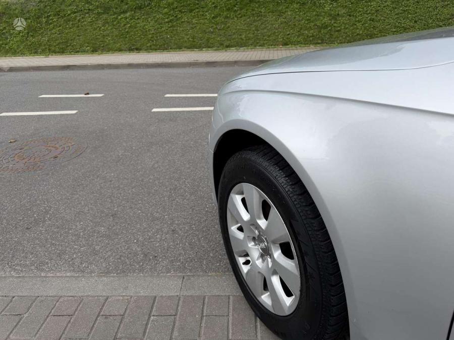 Grey Audi A4 2010 in Vilnius, with an engine capacity of 1.97 L and mileage of 294 thousand km for 3900 €, photo 11 on AUTOMOTO.COM.LV