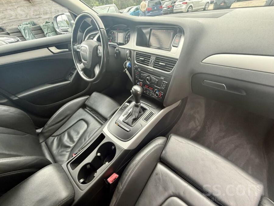 Grey Audi A4 2011 in Riga, with an engine capacity of 2.00 L and mileage of 0 thousand km for 7550 €, photo 17 on AUTOMOTO.COM.LV