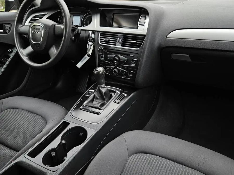 Pelēks Audi A4 2011 Jēkabpils, ar dzinēja tilpumu 2.00 L un nobraukumu 210 tūkst. km par 6290 €, foto 22 vietnē AUTOMOTO.COM.LV