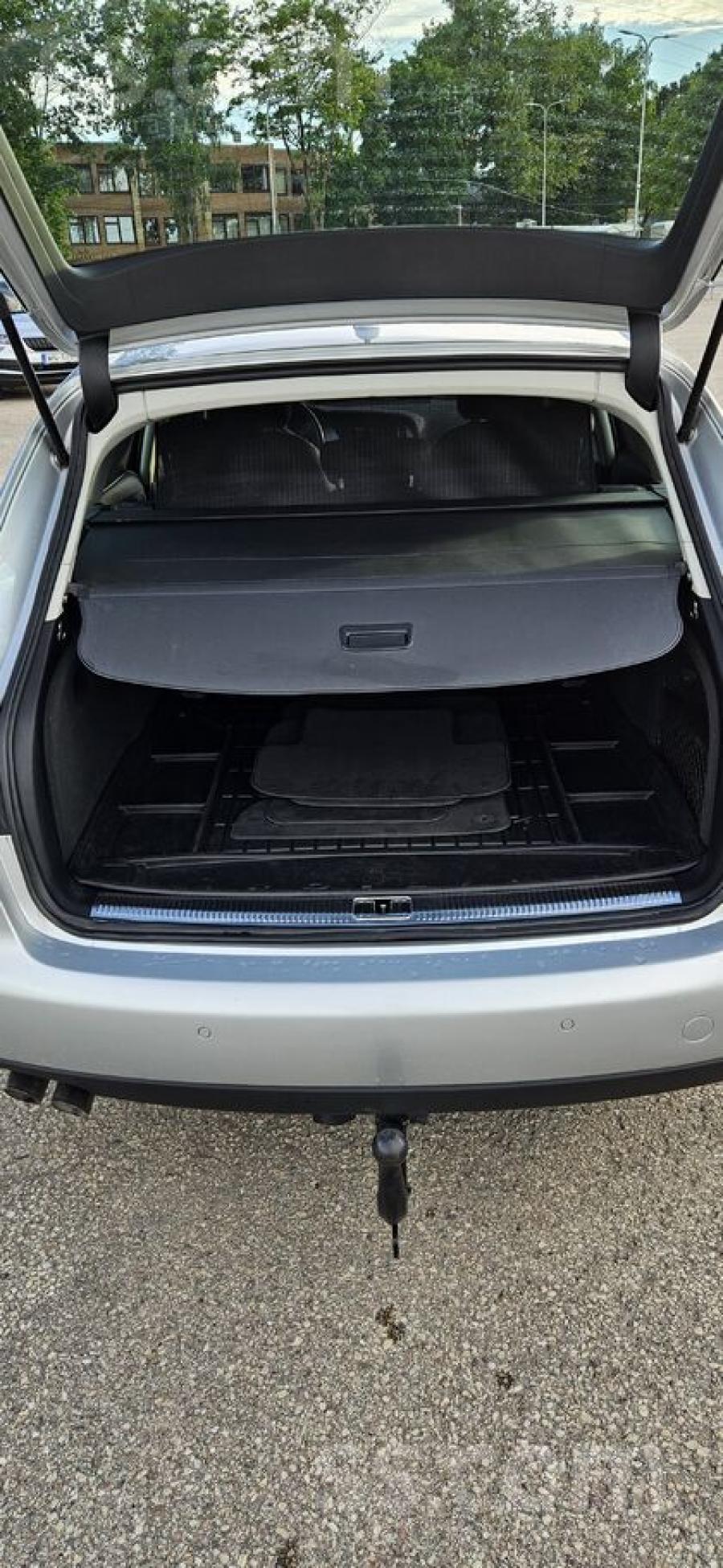 Grey Audi A4 2011 in Riga, with an engine capacity of 2.00 L and mileage of 288 thousand km for 5750 €, photo 10 on AUTOMOTO.COM.LV