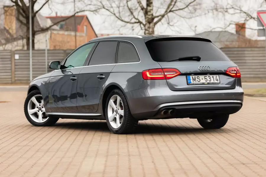 Pelēks Audi A4 2012 Jelgava, ar dzinēja tilpumu 2.00 L un nobraukumu 195 tūkst. km par 5000 €, foto 5 vietnē AUTOMOTO.COM.LV