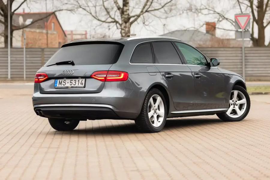 Pelēks Audi A4 2012 Jelgava, ar dzinēja tilpumu 2.00 L un nobraukumu 195 tūkst. km par 5000 €, foto 6 vietnē AUTOMOTO.COM.LV
