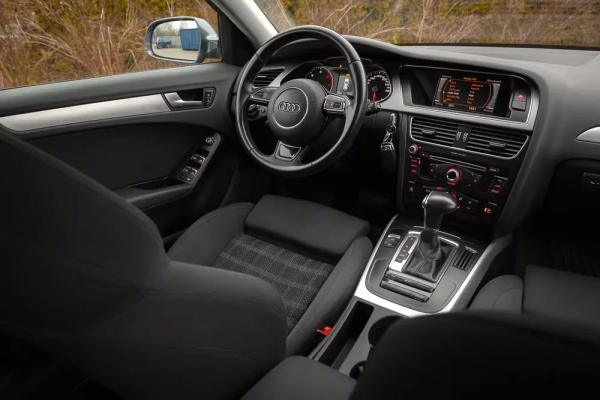 Grey Audi A4 2012 in Jelgava, with an engine capacity of 2.00 L and mileage of 195 thousand km for 5000 €, photo 7 on AUTOMOTO.COM.LV