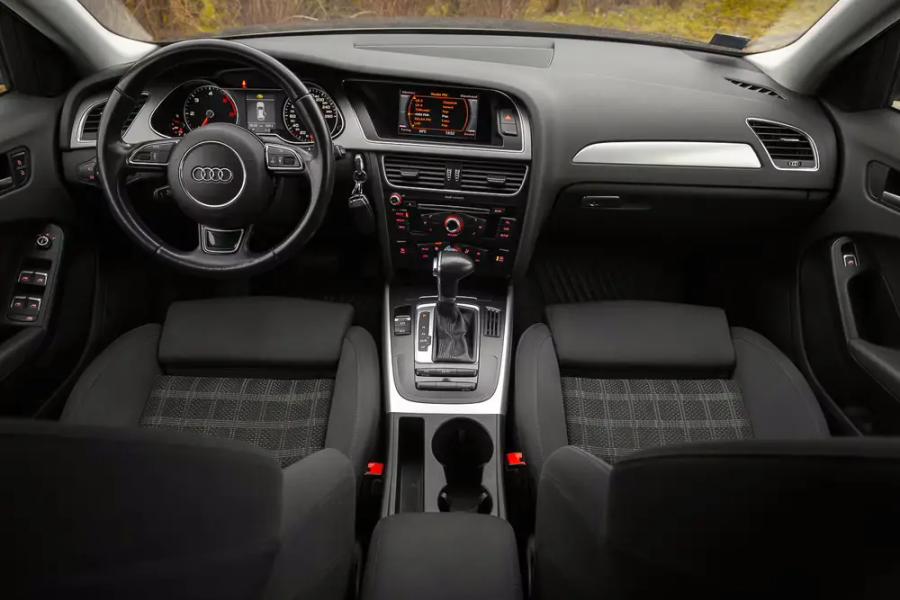 Pelēks Audi A4 2012 Jelgava, ar dzinēja tilpumu 2.00 L un nobraukumu 195 tūkst. km par 5000 €, foto 9 vietnē AUTOMOTO.COM.LV