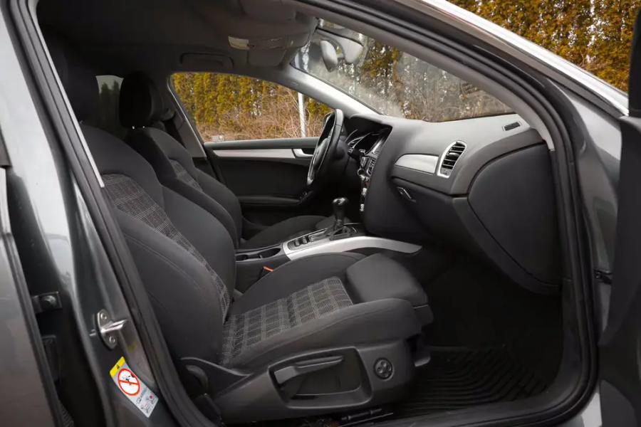 Pelēks Audi A4 2012 Jelgava, ar dzinēja tilpumu 2.00 L un nobraukumu 195 tūkst. km par 5000 €, foto 11 vietnē AUTOMOTO.COM.LV