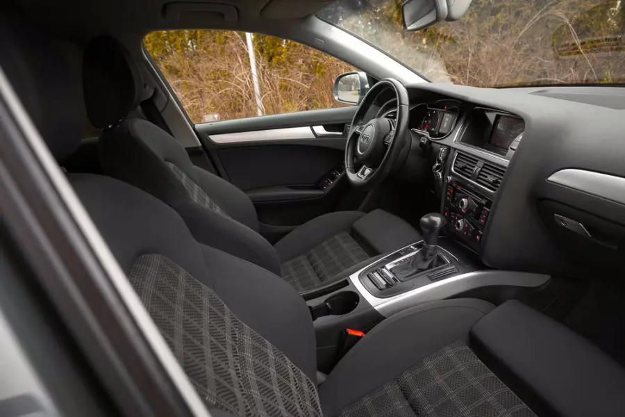 Pelēks Audi A4 2012 Jelgava, ar dzinēja tilpumu 2.00 L un nobraukumu 195 tūkst. km par 5000 €, foto 12 vietnē AUTOMOTO.COM.LV