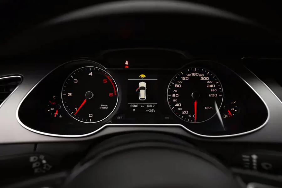Pelēks Audi A4 2012 Jelgava, ar dzinēja tilpumu 2.00 L un nobraukumu 195 tūkst. km par 5000 €, foto 14 vietnē AUTOMOTO.COM.LV