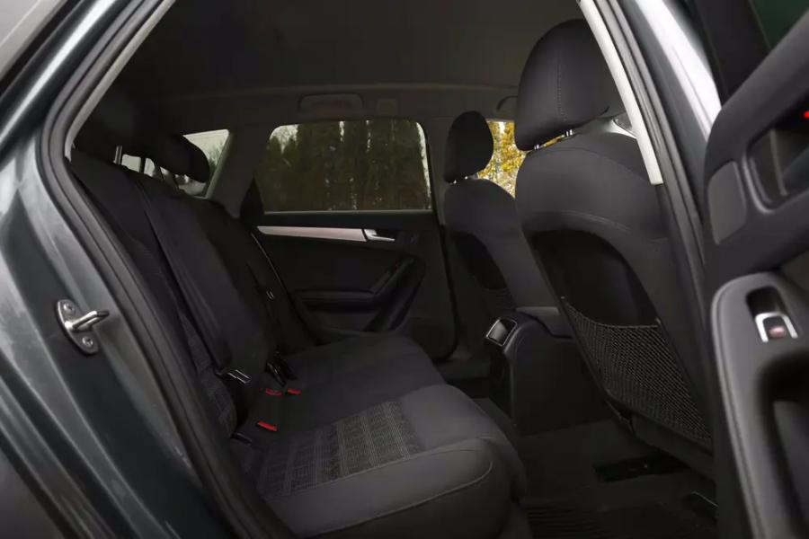 Pelēks Audi A4 2012 Jelgava, ar dzinēja tilpumu 2.00 L un nobraukumu 195 tūkst. km par 5000 €, foto 19 vietnē AUTOMOTO.COM.LV