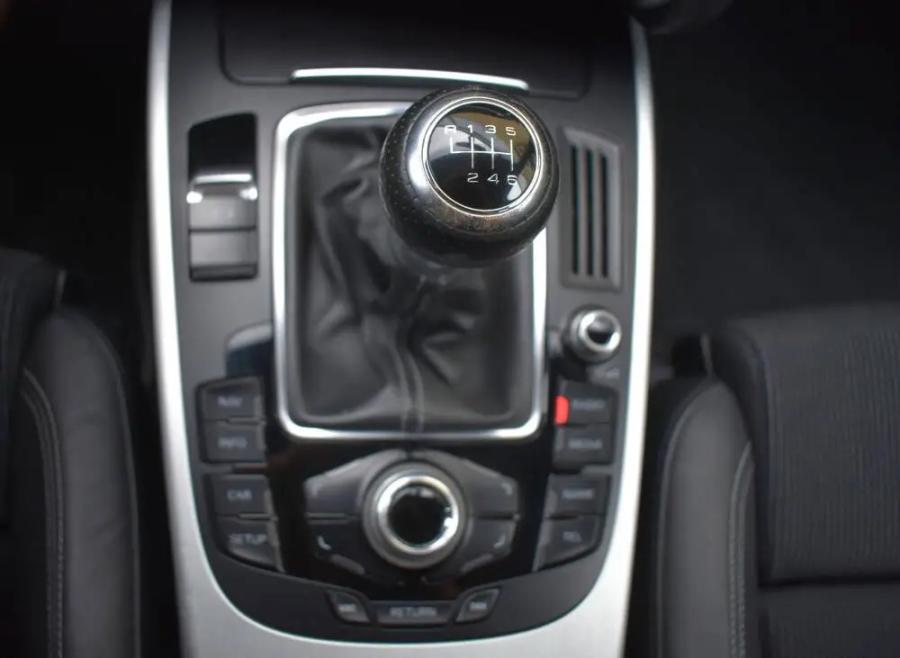 Pelēks Audi A4 2012 Talsi, ar dzinēja tilpumu 1.80 L un nobraukumu 175 tūkst. km par 9900 €, foto 16 vietnē AUTOMOTO.COM.LV