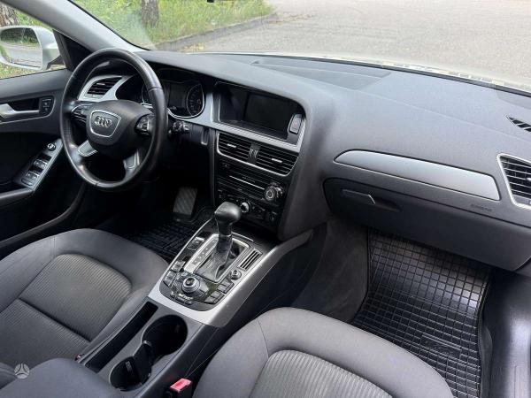 Pelēks Audi A4 2012 Viļņa, ar dzinēja tilpumu 1.97 L un nobraukumu 259 tūkst. km par 5900 €, foto 9 vietnē AUTOMOTO.COM.LV