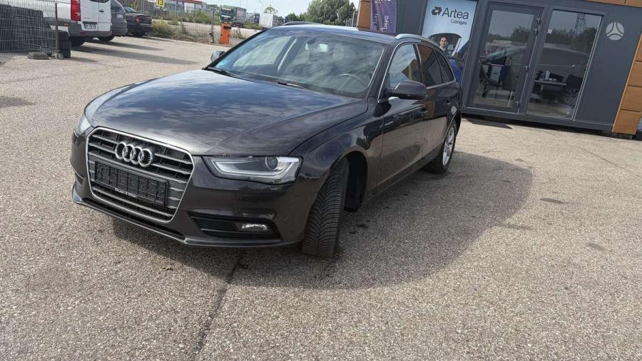 Pelēks Audi A4 2012 Marijampole, ar dzinēja tilpumu 2.00 L un nobraukumu 301 tūkst. km par 6650 €, foto 3 vietnē AUTOMOTO.COM.LV