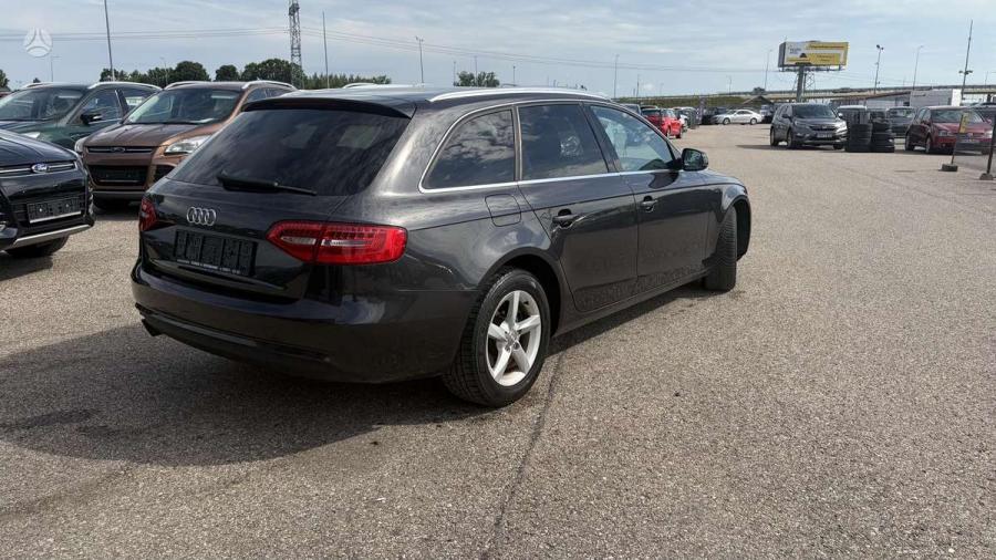 Pelēks Audi A4 2012 Marijampole, ar dzinēja tilpumu 2.00 L un nobraukumu 301 tūkst. km par 6650 €, foto 9 vietnē AUTOMOTO.COM.LV