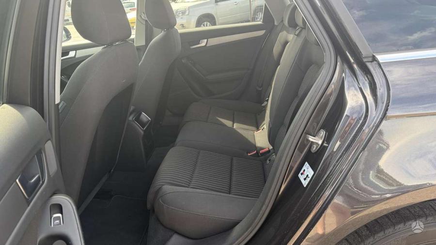 Pelēks Audi A4 2012 Marijampole, ar dzinēja tilpumu 2.00 L un nobraukumu 301 tūkst. km par 6650 €, foto 12 vietnē AUTOMOTO.COM.LV